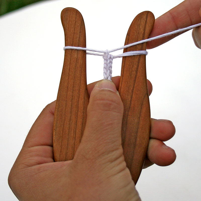 twenty pound tabby: Lucet Tutorial - Square Cord