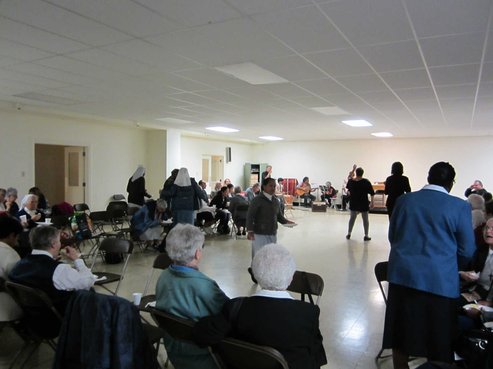 MISSIONS DES FRANCISCAINS: MESSE DU DIMANCHE MISSIONNAIRE MONDIAL À LA ...