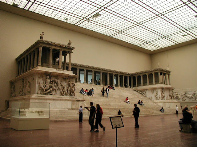 HISTORIA DEL ARTE : temas, imágenes y comentario: ** Relieves del altar ...