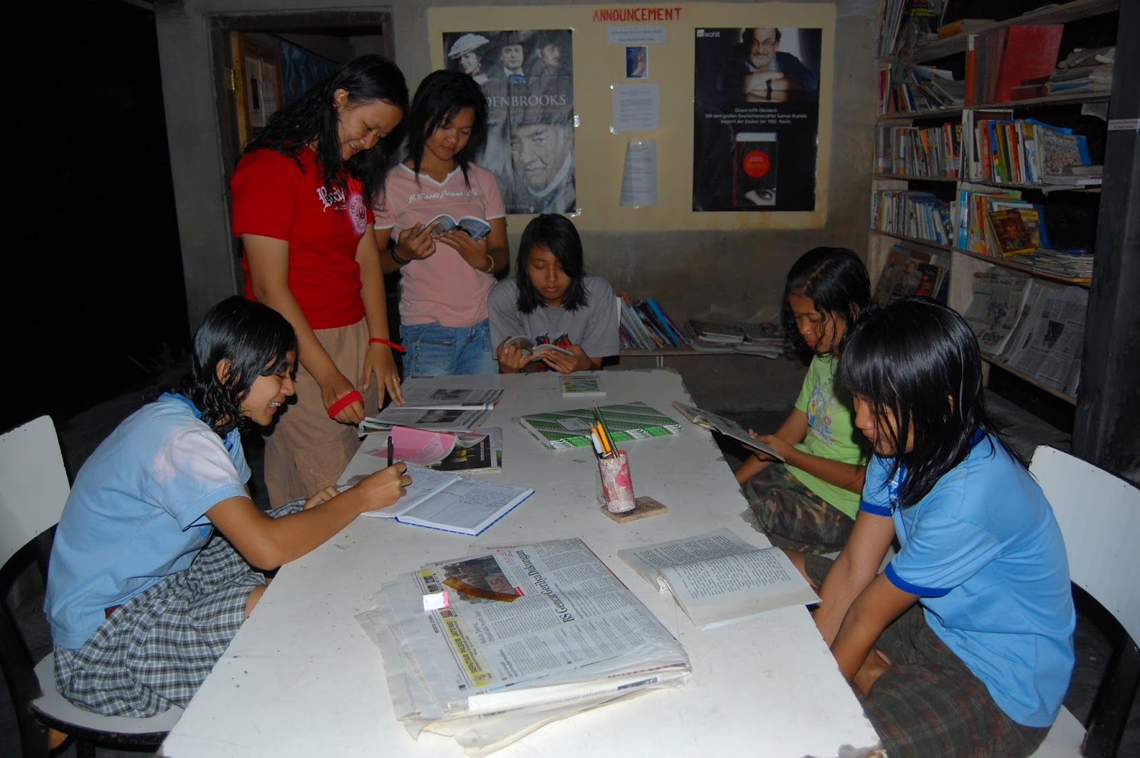 RUMAH BACA KOMUNITAS MERAPI (RBKM): AKTIVITAS MEMBACA DI RBKM