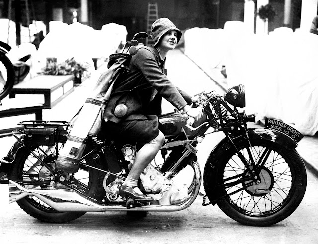 34 Vintage Photos of Badass Women Riding on Motorbikes in the 1920s ...