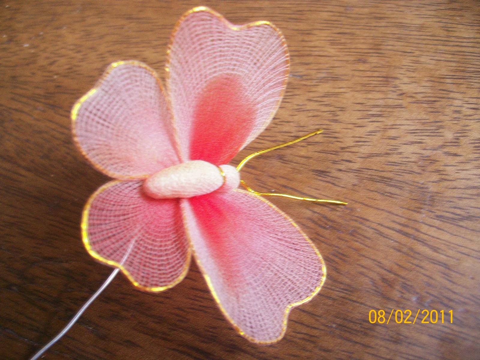 Tinas Creations: Instructions on making a nylon stocking butterfly