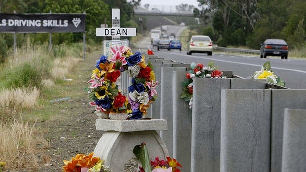 Mobility Management Australia: Roadside memorials - safety warnings or ...
