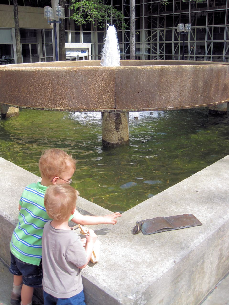 Femme au foyer: Mice on Main - a scavenger hunt