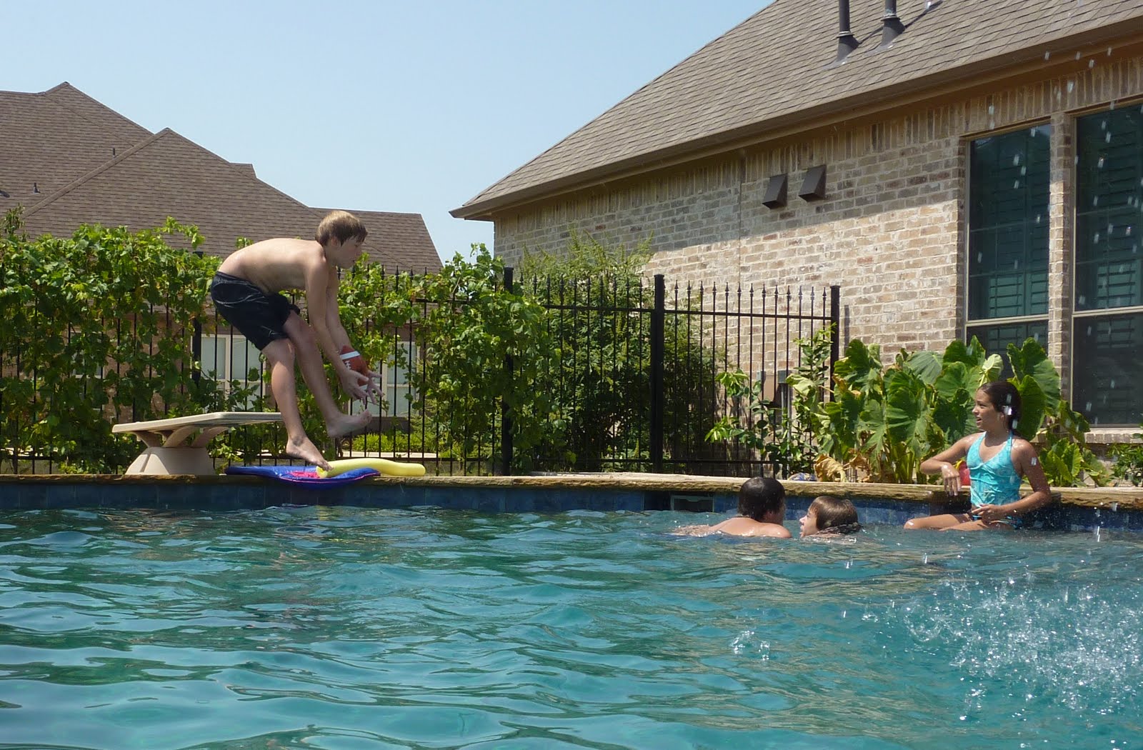 Creative Hospitality: TIPS FOR A FUN END-OF-SUMMER POOL PARTY & COOKOUT!