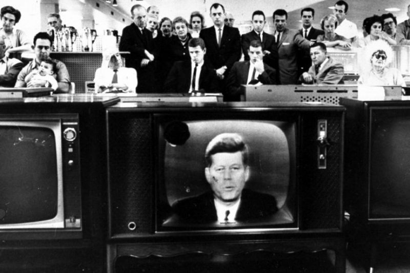 24 Interesting Pictures Show the TV Programmes That People Often ...