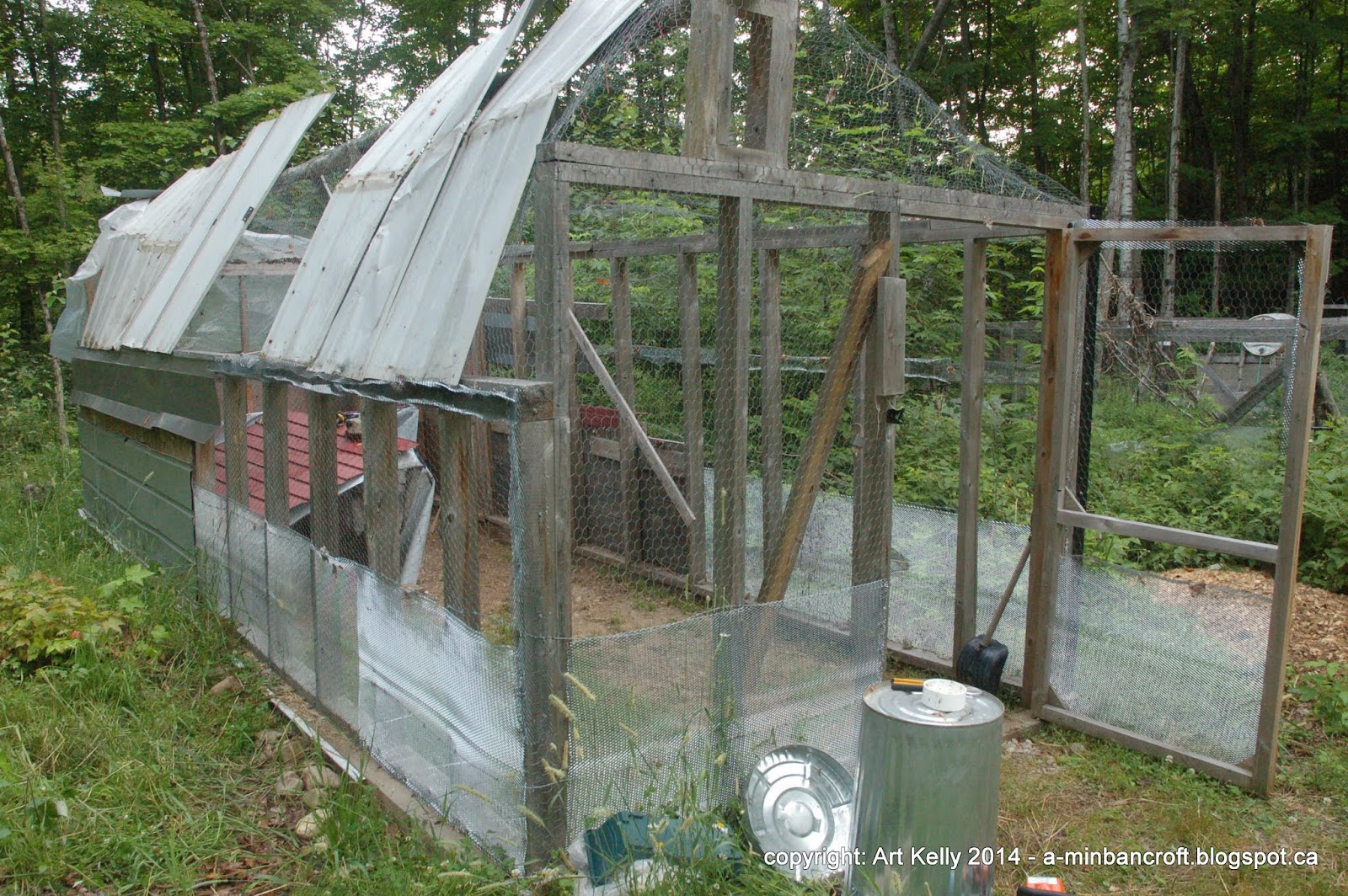 Living Off Grid - 45.05 N, 77.85 W: CHICKEN SHELTER