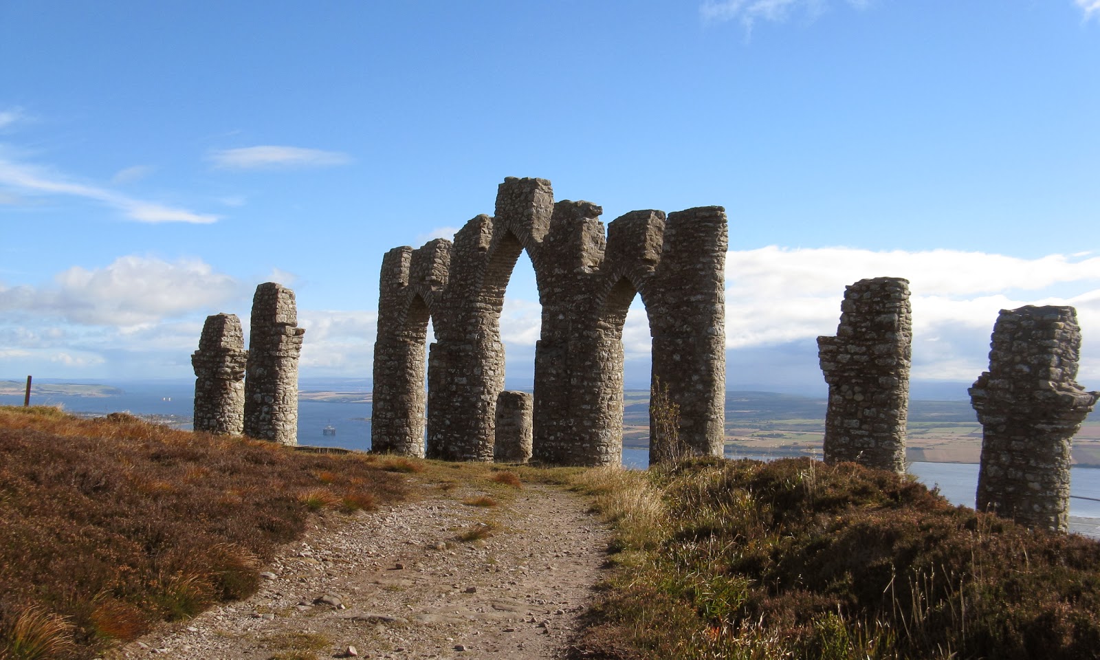 Neil's Hillwalking Exploits: Cnoc Ceislein and the Fyrish Monument