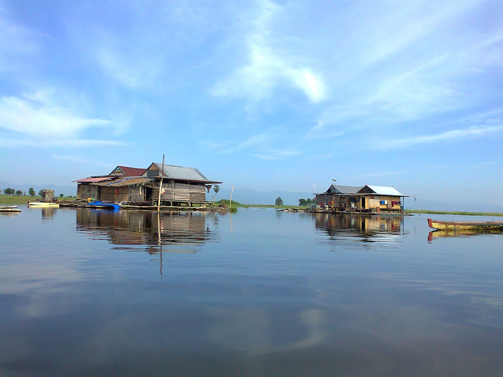 Ciri khas dengan masyarakat yang bermukim terapung