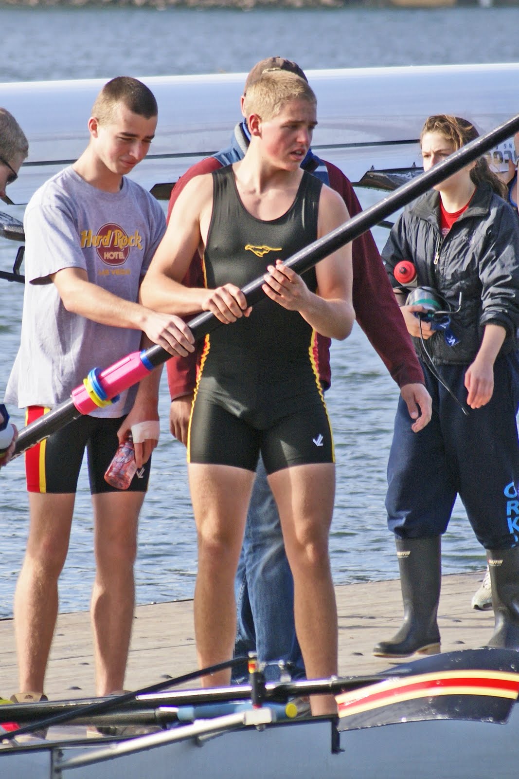 Hot Men Rowing!: 8 Gorgeous Young Men