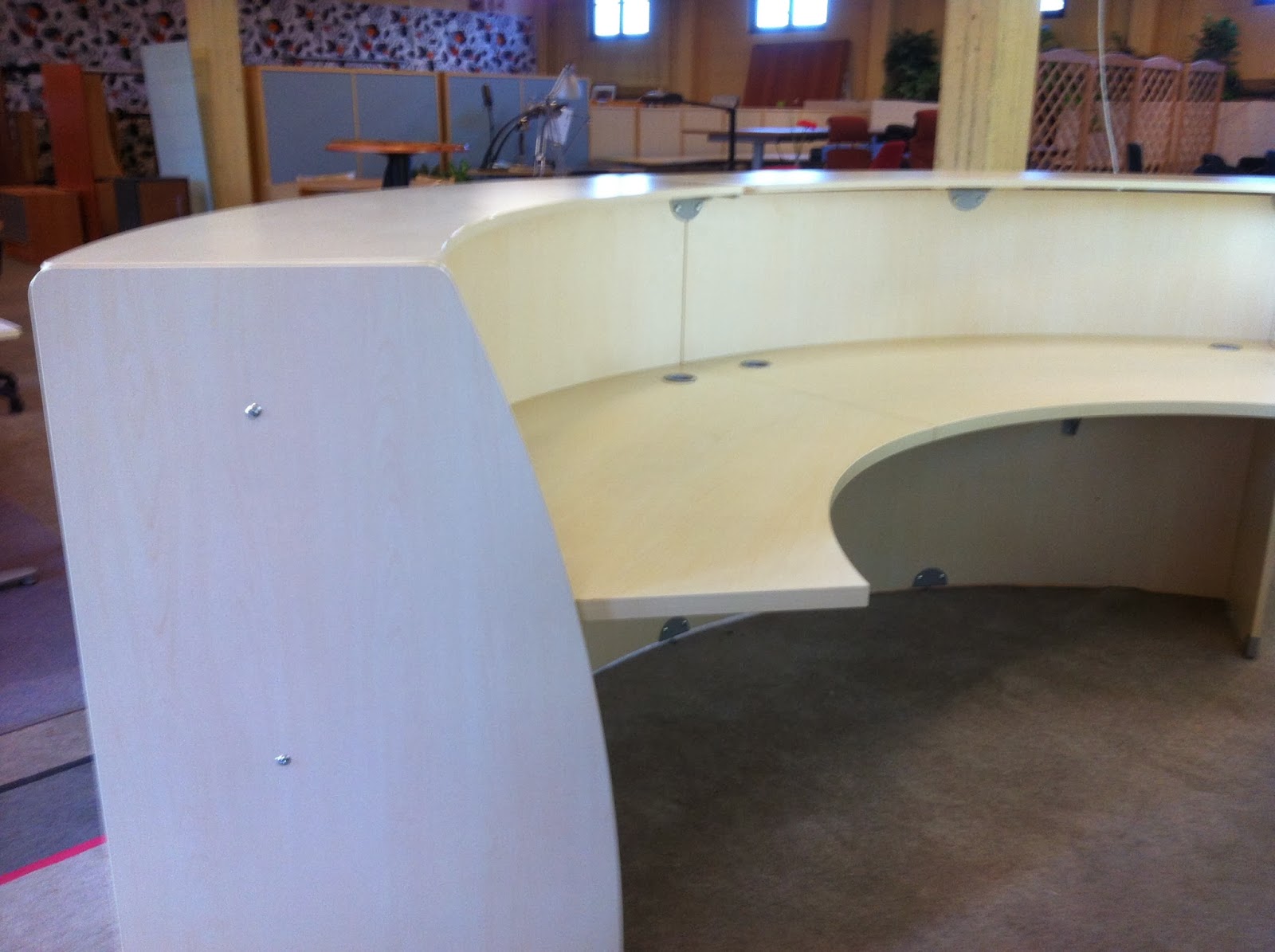 Begagnade kontorsmöbler: #Begagnad #Receptionsdisk