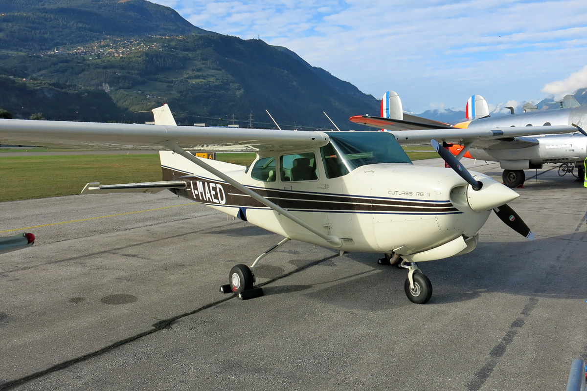 Eastwings: Cessna 172RG Cutlass II * Private * I-MAED