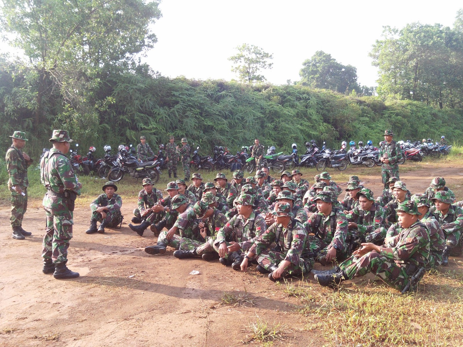 YONKES 1/1 KOSTRAD: LATIHAN MENEMBAK SENJATA RINGAN DAN PISTOL TRIWULAN ...