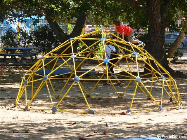 Puerto Rico, Isla Bella !!!: Parque Colón {Aguadilla}