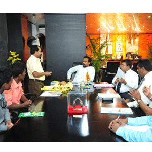 ගෘහ නිර්මාණ සැලසුම් ශිල්පය: වහල සෙවිලි කිරීමට ස්වාභාවික උණ ගසින් සිංහල උළු