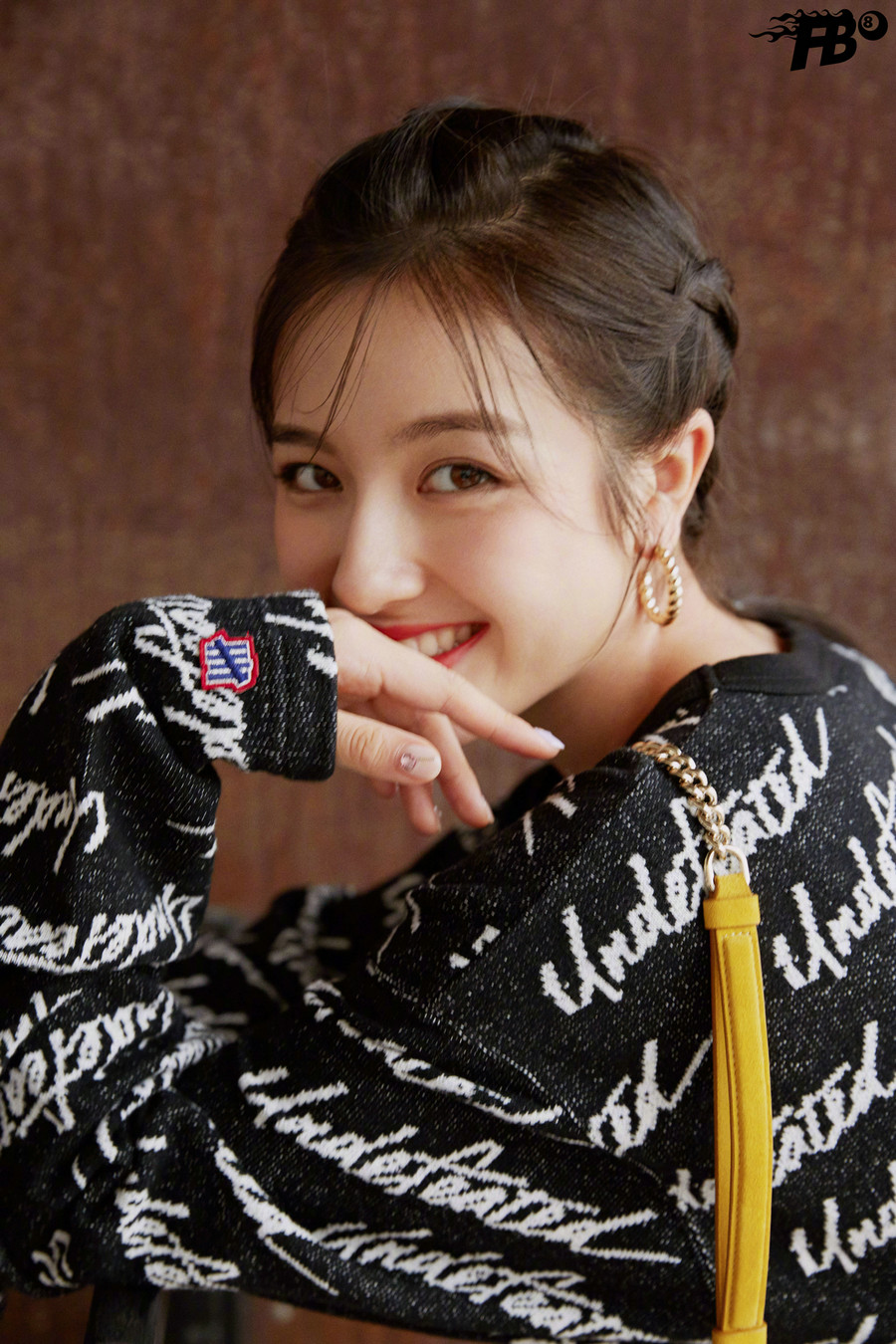 China Entertainment News: Landi Li poses for photo shoot