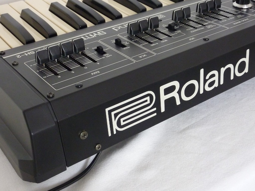 MATRIXSYNTH: Roland SH 2 Analogue Synthesizer with Original Case