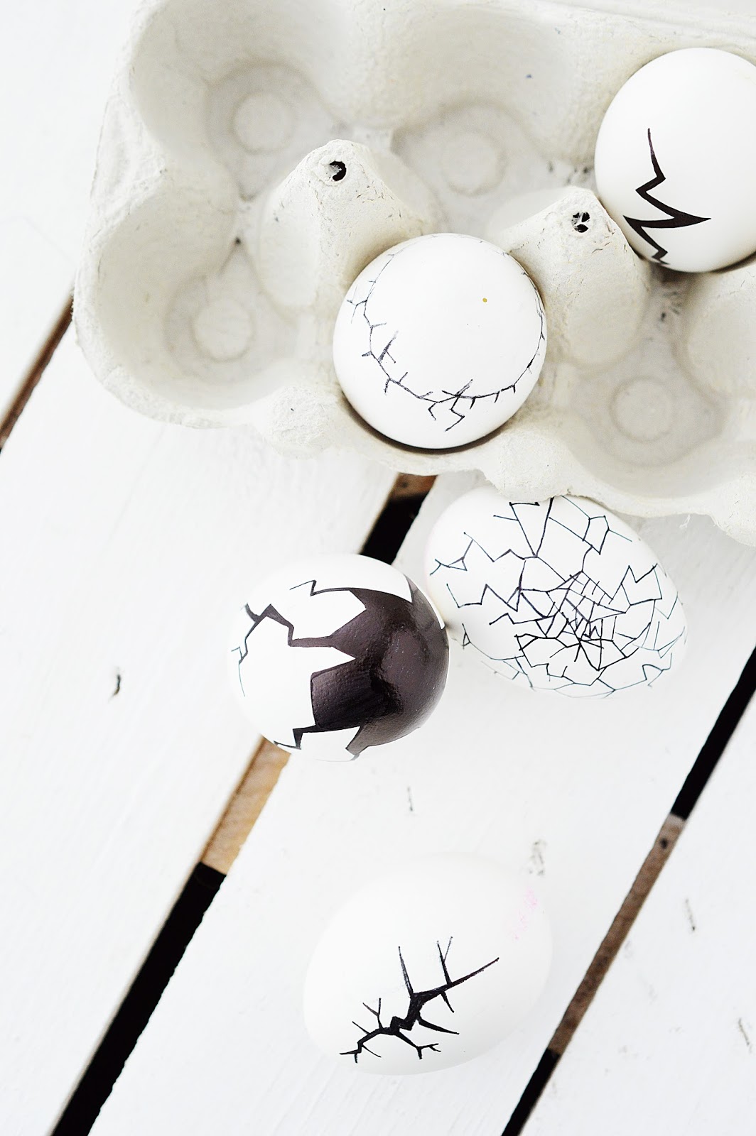 Easter mishap | DIY CRACKED EASTER EGGS - Motte