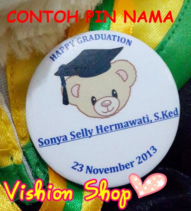 Boneka Wisuda Murah: Contoh PIN Nama, Medali, dan PIN Universitas