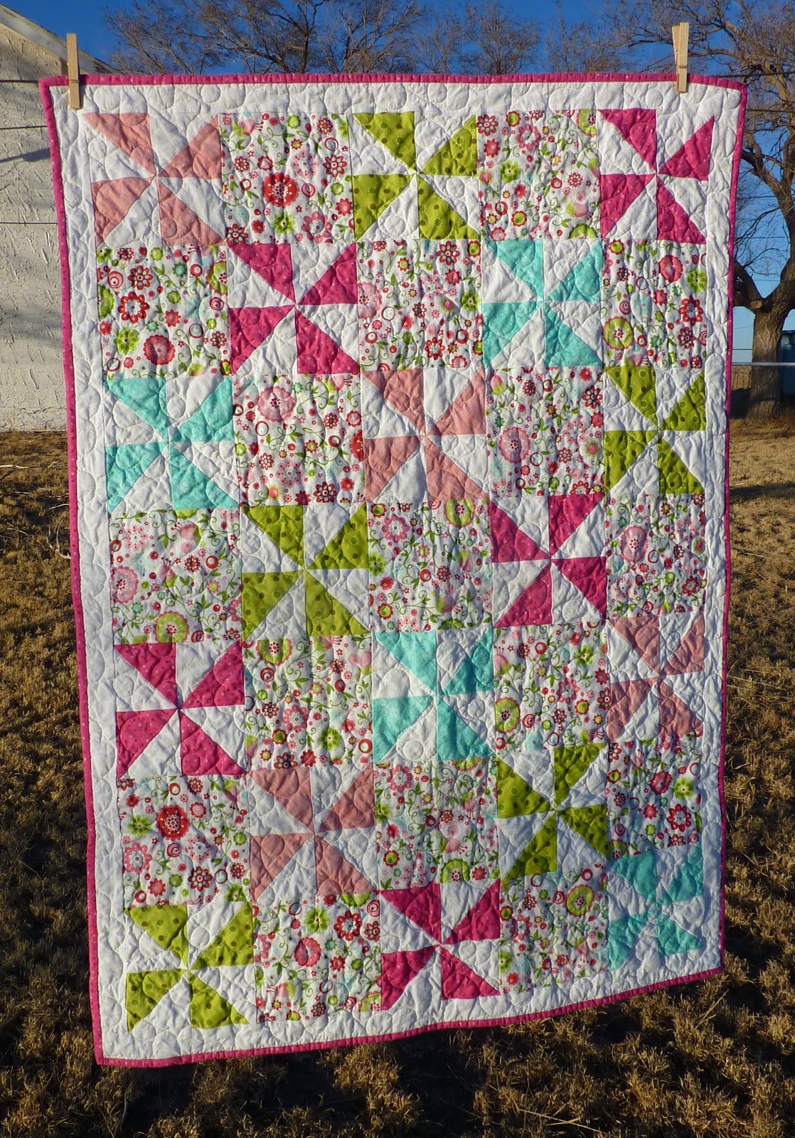 Lovin' Life At The End Of The Dirt Road: Quite Contrary Pinwheel Baby Quilt