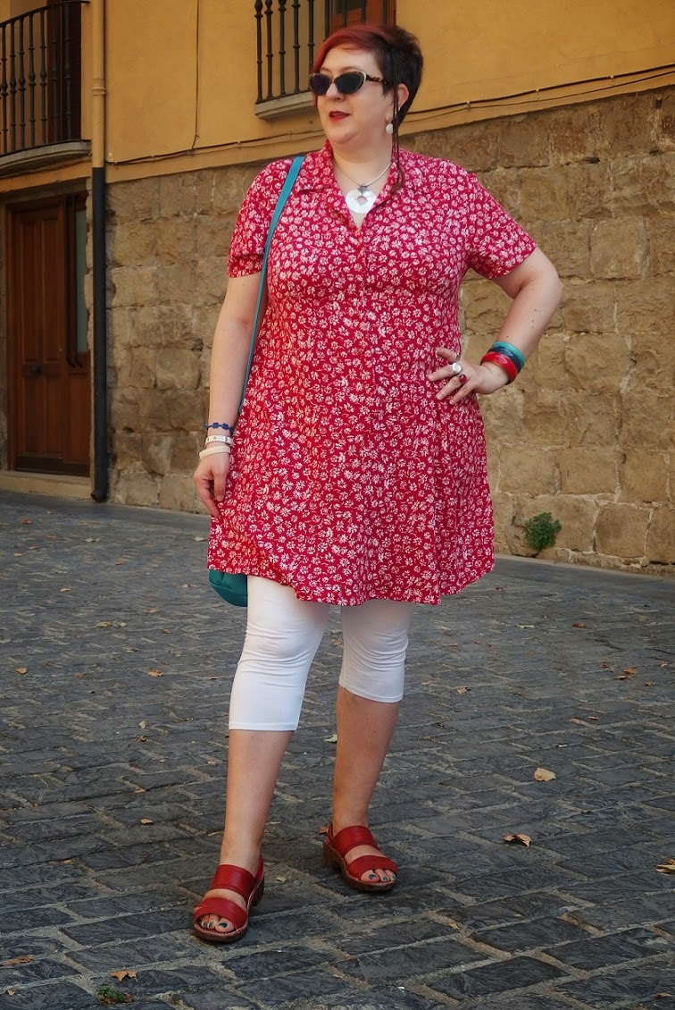 Señora Allnut: simple life, simple dress