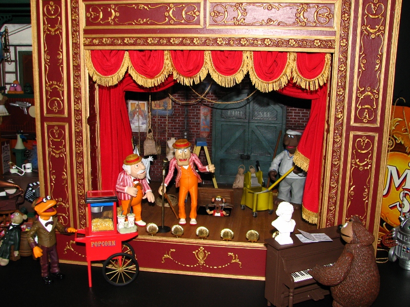 Lance Cardinal Creations: CUSTOM MUPPET FIGURE COLLECTION DISPLAY CASE