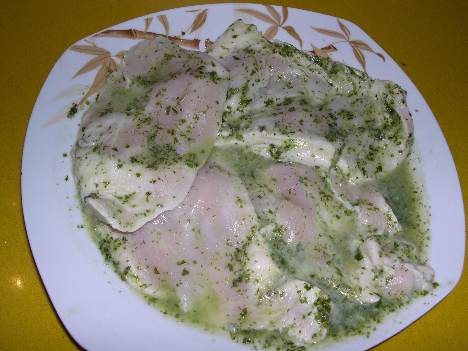 Filetes de pollo aliñados o filetitos para ir de excursión.