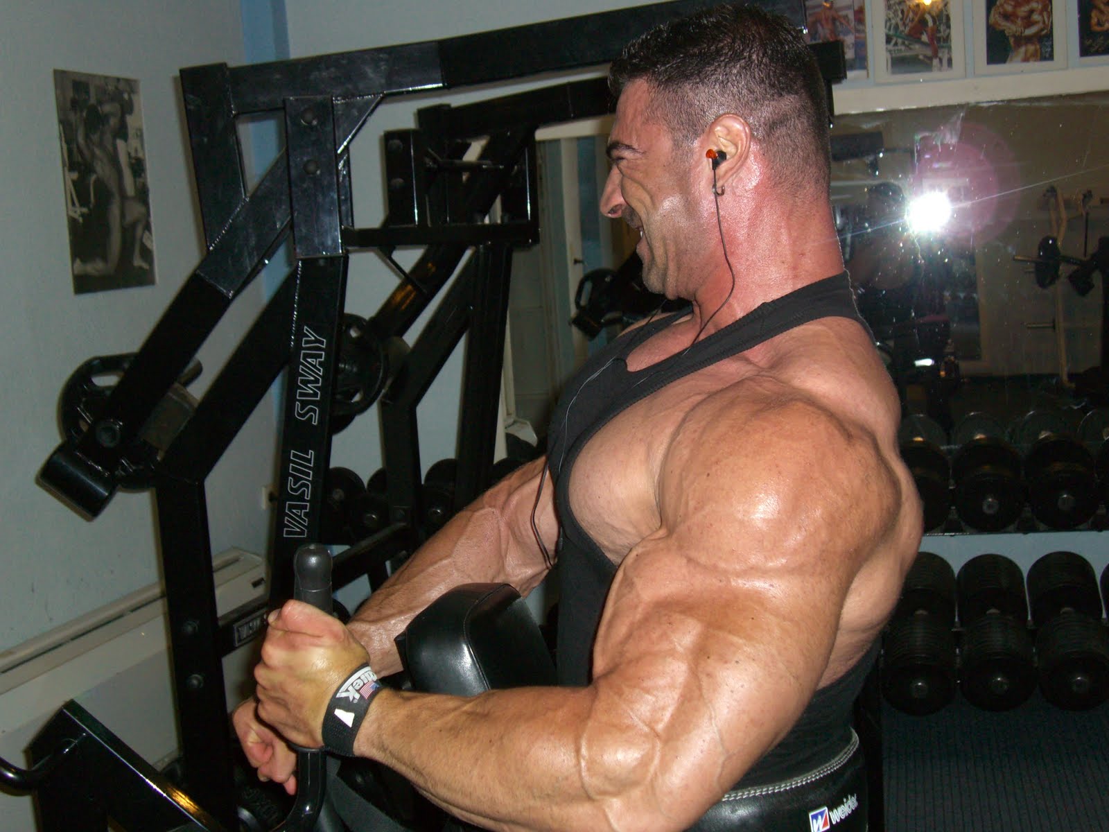 Muscle Lover: Greek IFBB Pro bodybuilder Manolis Karamanlakis (2)