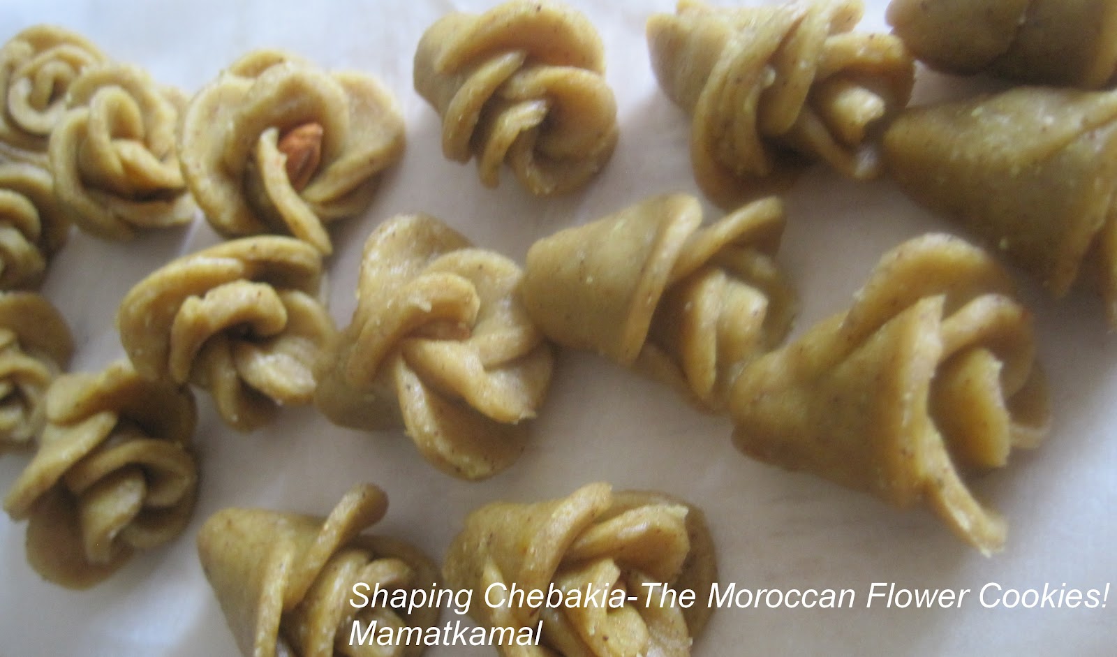 Moroccan Cuisine Marocaine: المْخَرْقَة-الشّباكيّة/ Chebakia or ...