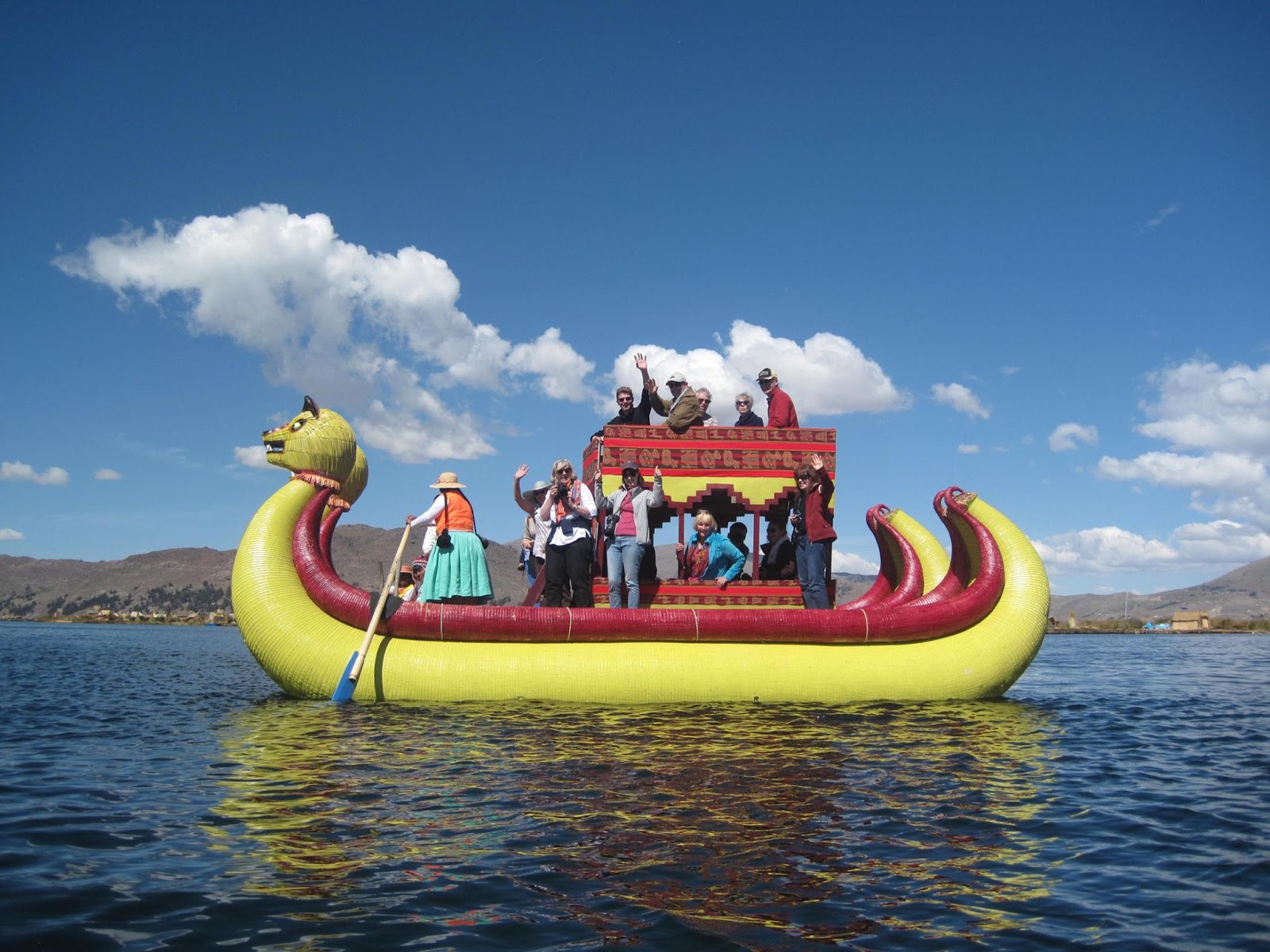 ISLAS FLOTANTES DE LOS UROS