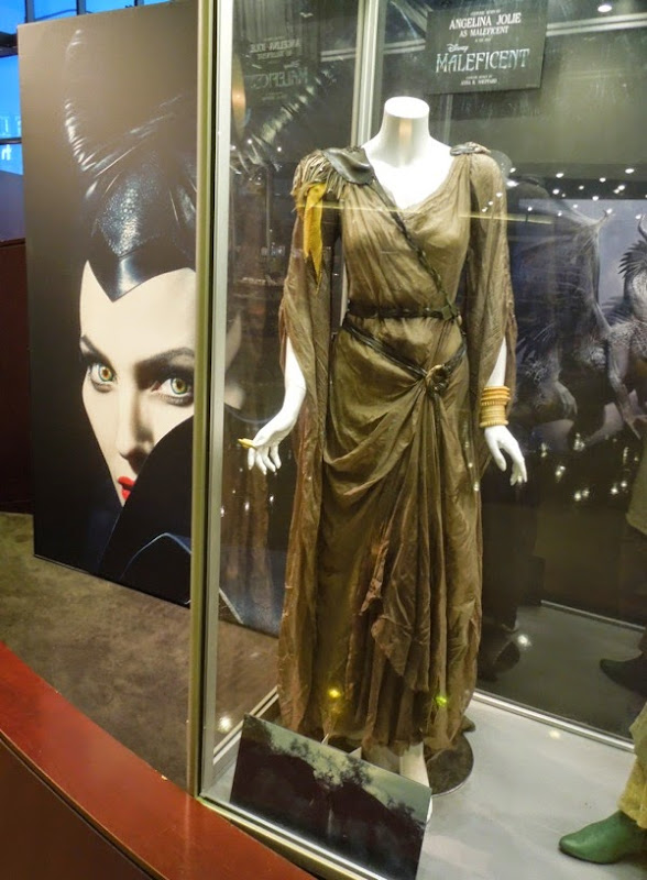Hollywood Movie Costumes and Props: Angelina Jolie and Elle Fanning ...