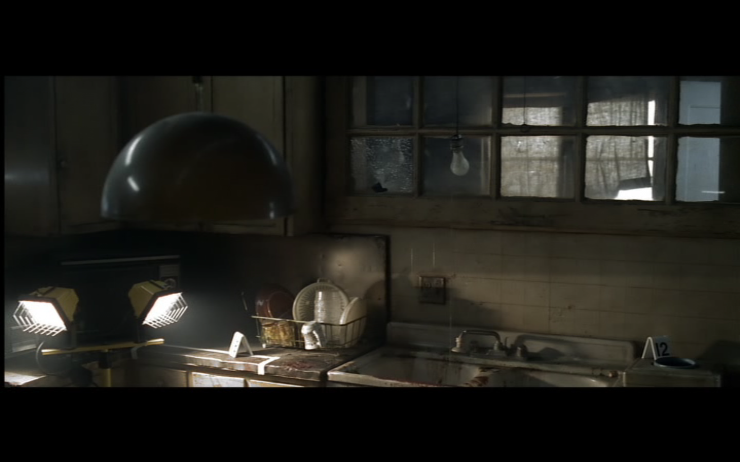 moodscanner: Production Design Review # 2 - SE7EN (1995)