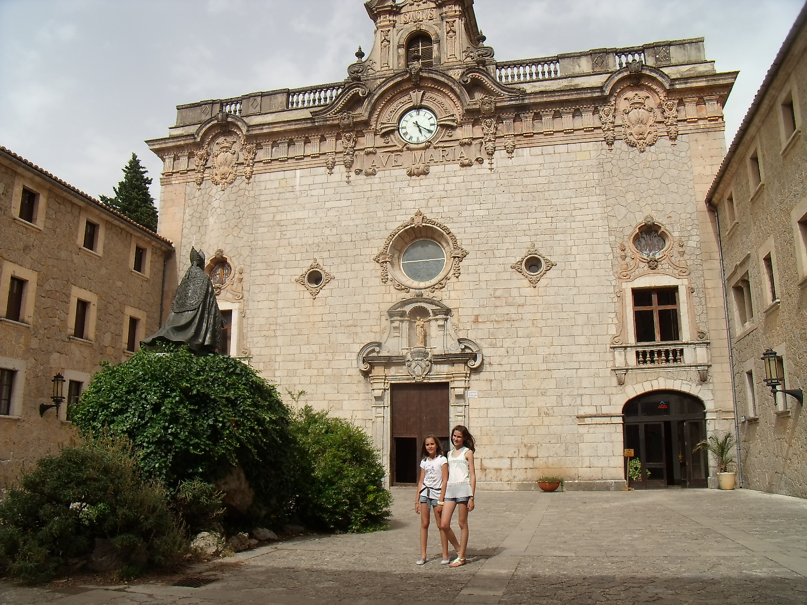 MONASTERIO DE LLUCH : Blog literario y fotográfico
