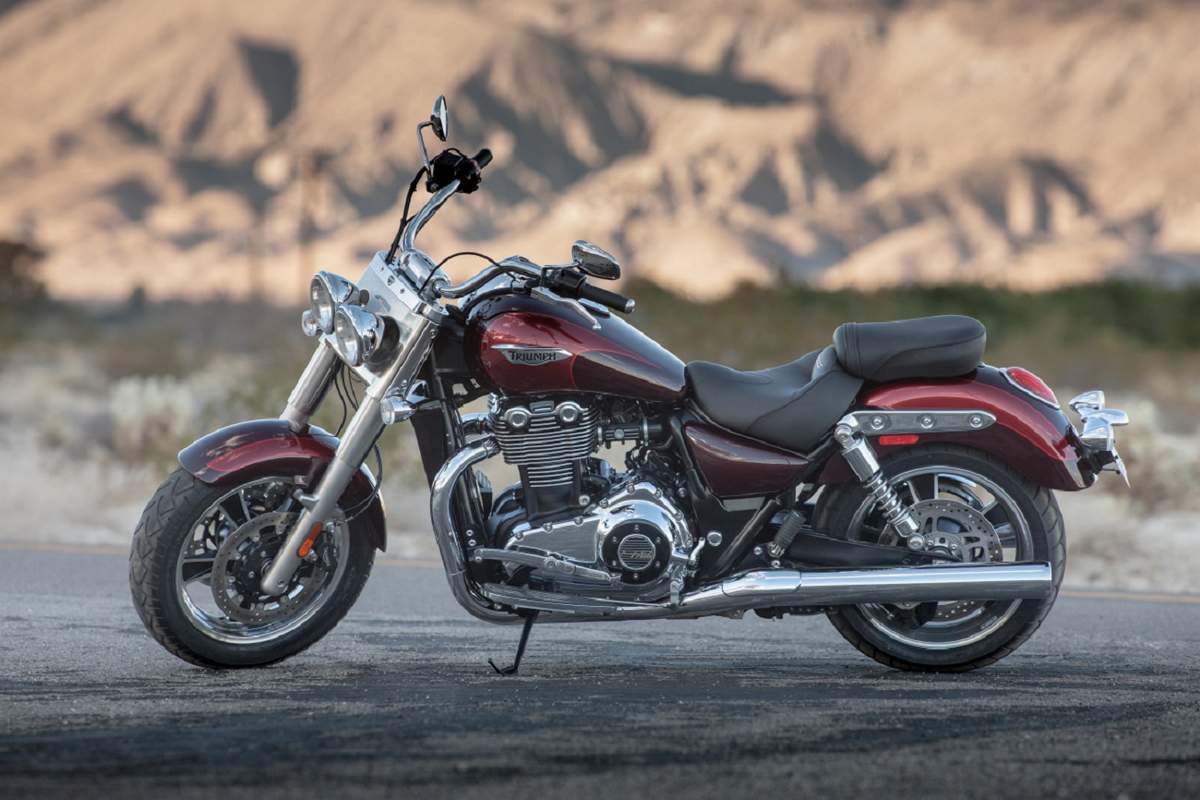 Triumph Thunderbird Commander é exibida em Passos (MG)