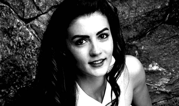 Biografia BURCU OZBERK aka NAZLI din serialul GUNES fata care starneste ...