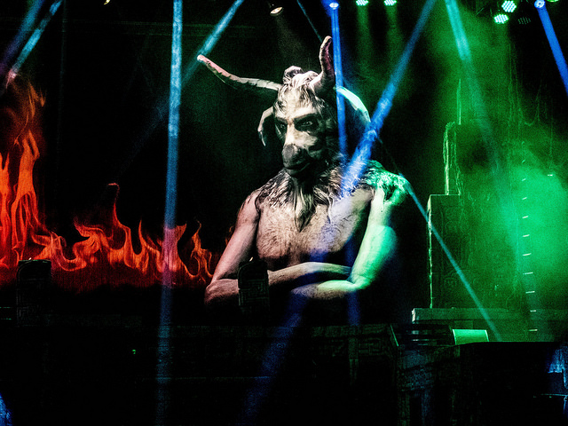 Baphomet: Iron Maiden faz referência a clássico da Hammer Films