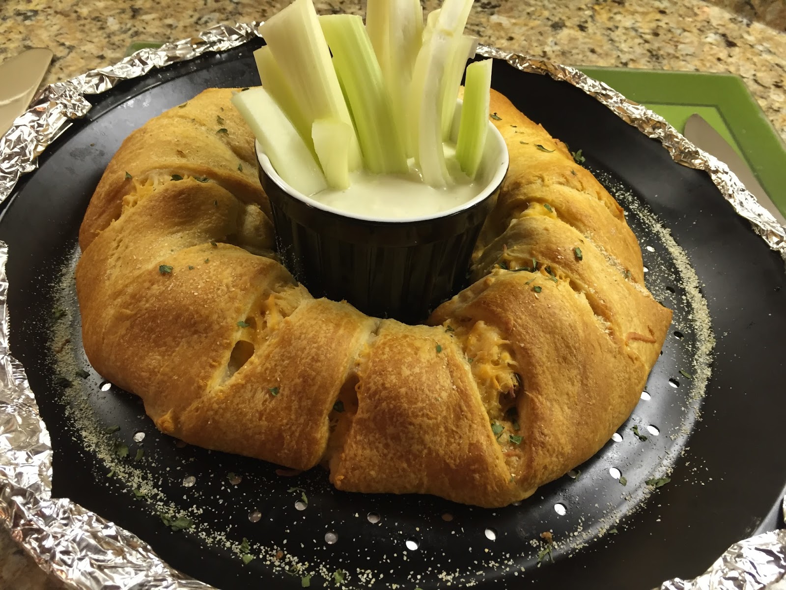 I Like to Bake and Cook Blog: Buffalo Chicken Appetizer ring