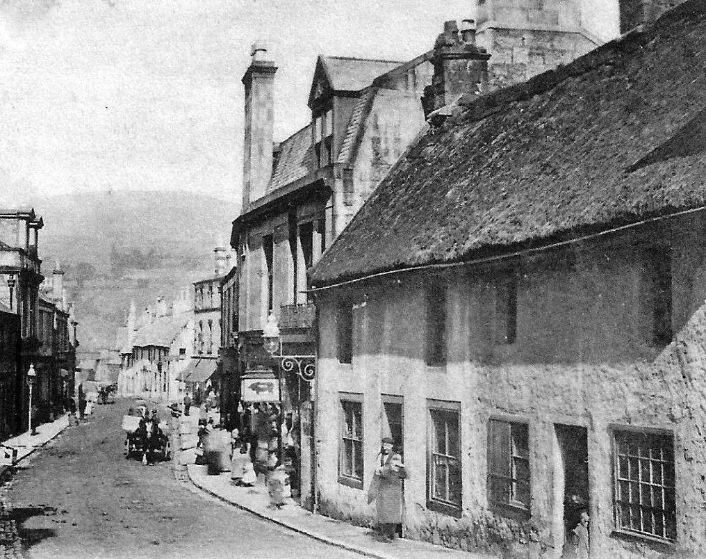 Tour Scotland: Old Travel Blog Photograph Thatched House High Street ...