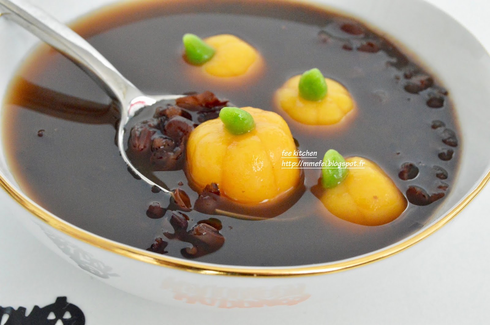 fee kitchen: Soupe aux haricots rouges aux boulettes riz gluant 南瓜湯圓°紅豆紫米湯