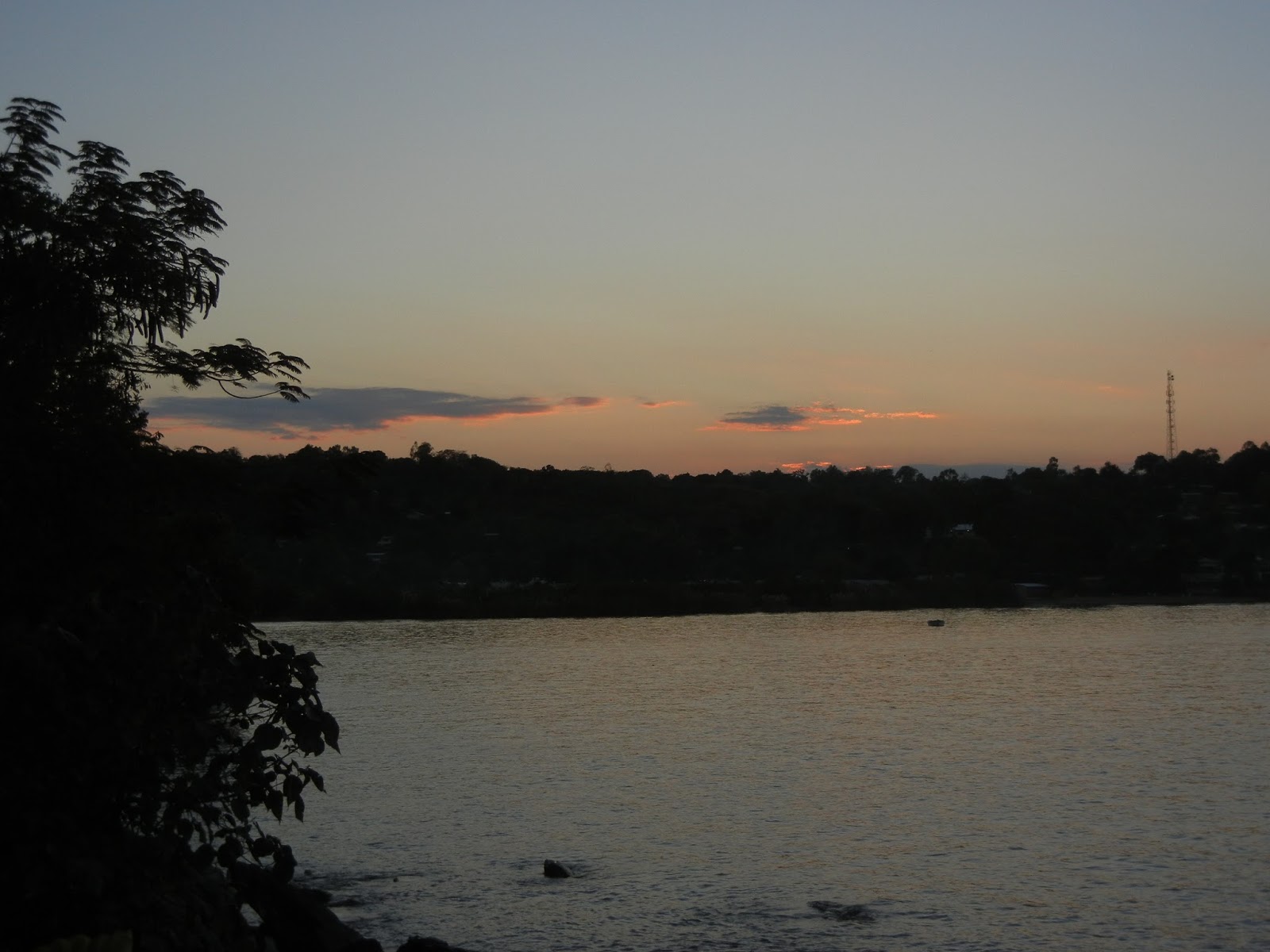 Leo in Malawi: Mayoka Village in Nkhata Bay - Sunset and night fishers