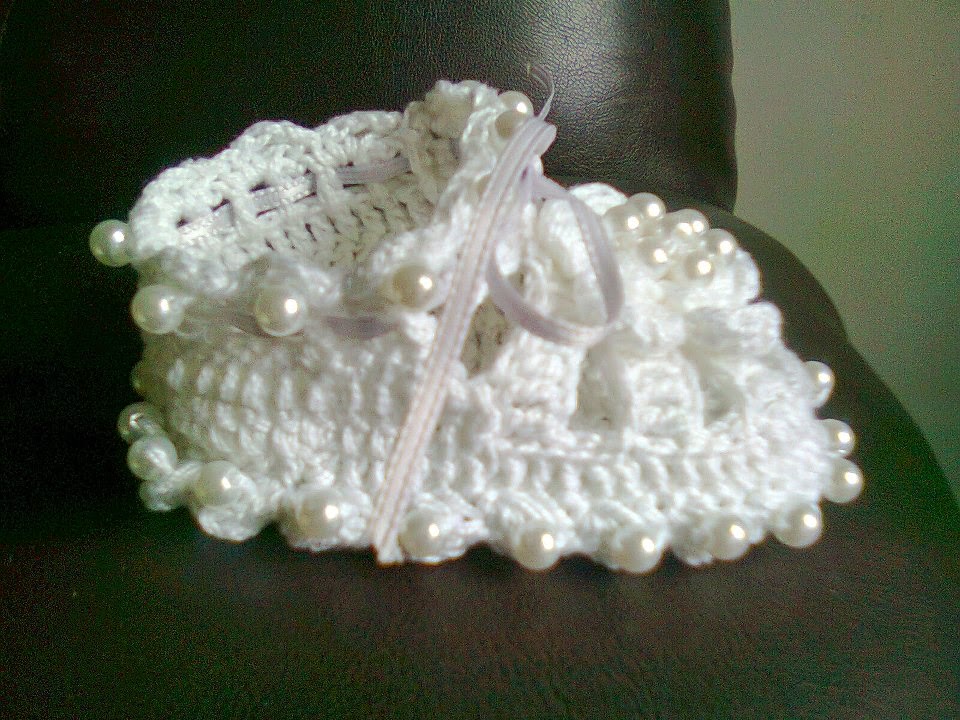 Renarte: Sapatinhos de croché perolas e shaton de pérola ou pedra