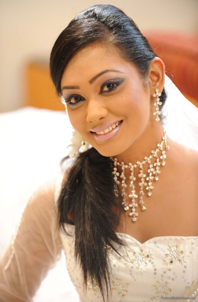Srilankan Models & Actresses: Latest pictures of Yureni Noshika