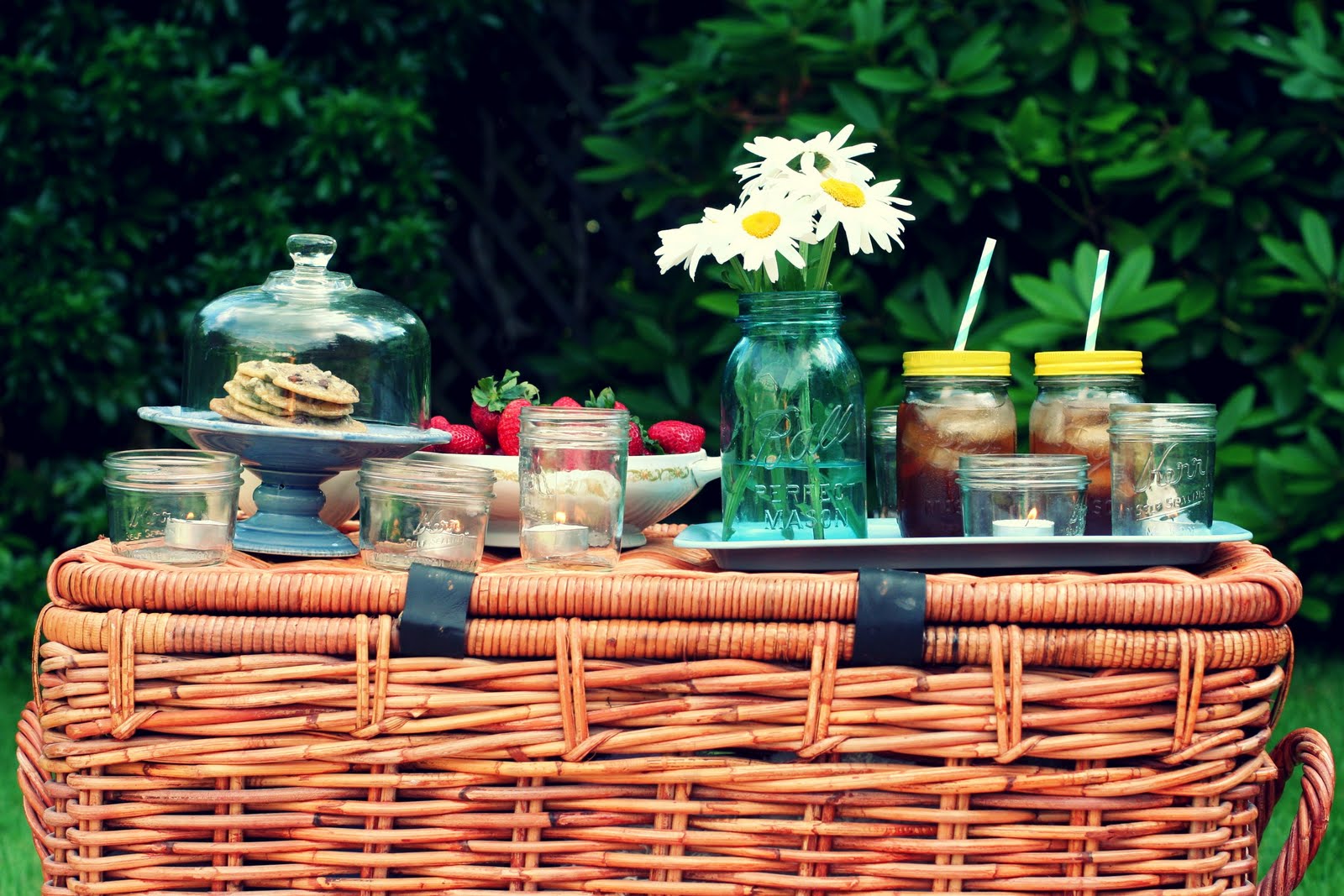 a bit of sunshine: dinner at eight :: a pretty picnic {and a challenge}
