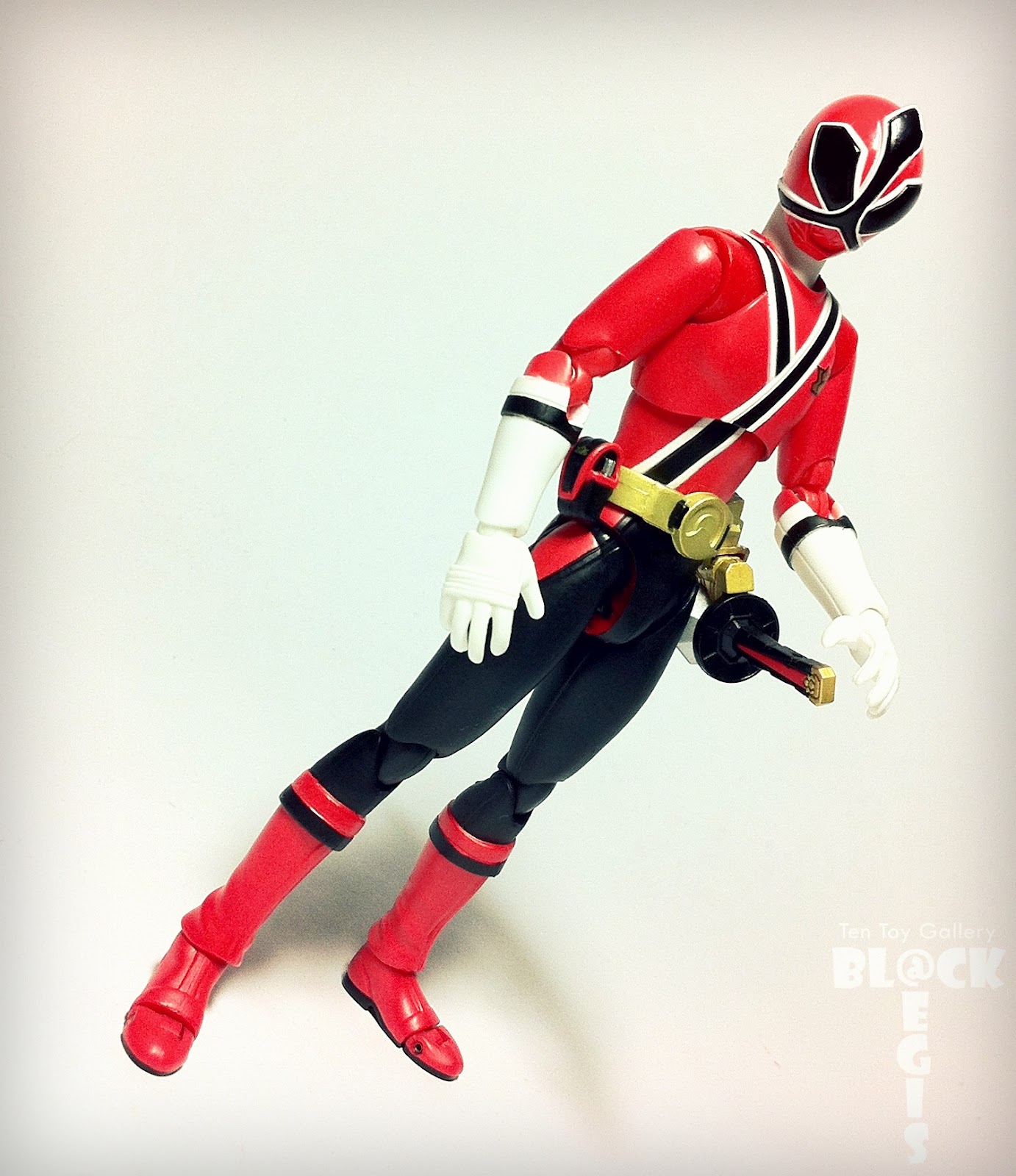 Ten Toy Gallery: Review: S.H.Figuarts Shinken Red