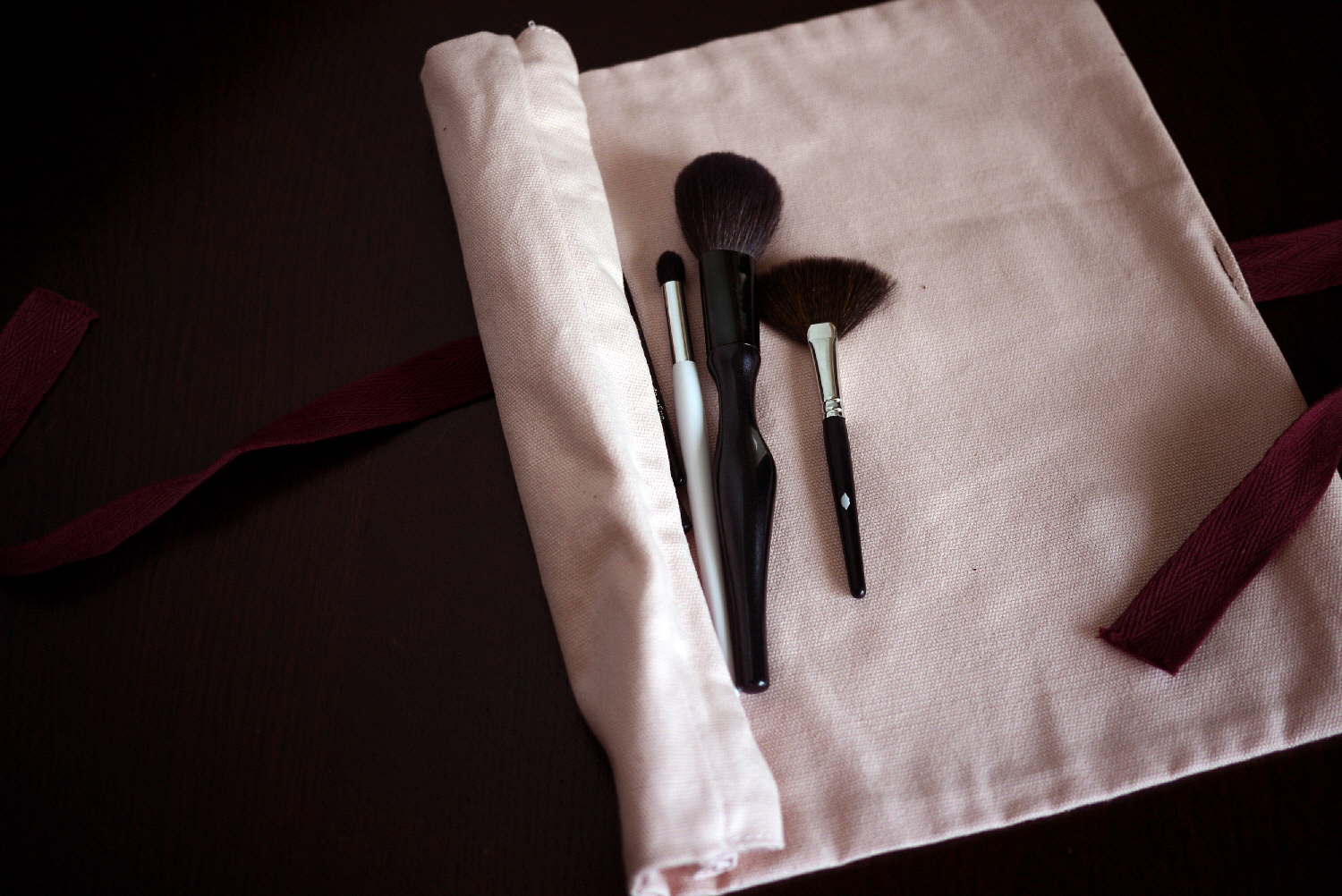 Category - Beautiful: DIY... Roll Up Case for Cosmetic Brushes