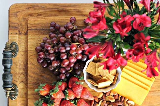 UPCYCLED WOODEN SERVING TRAY | Dimples and Tangles