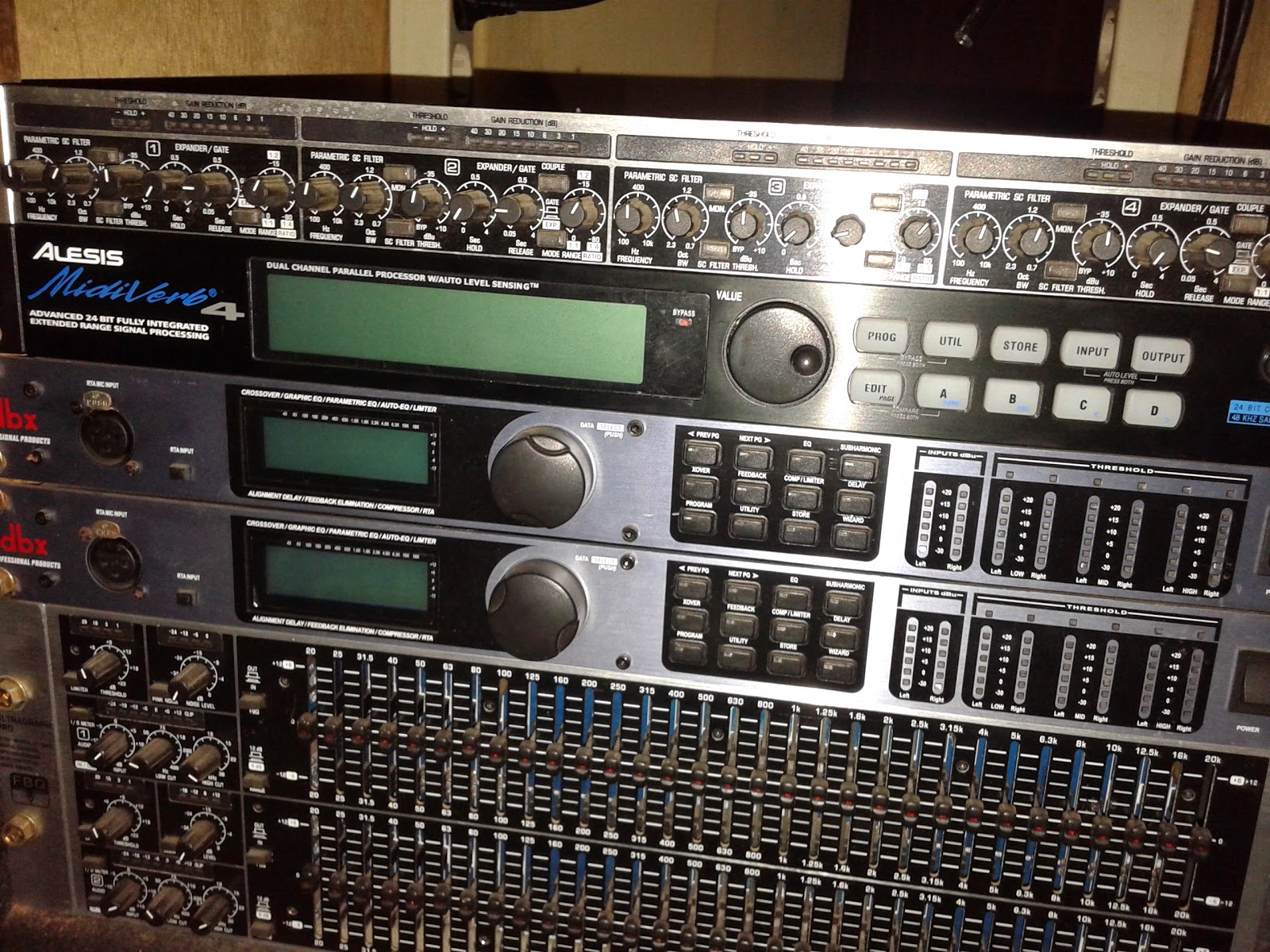 Review Alesis Midiverb 4 Multieffect (Midiverb4) ~ Wijaya ProSound