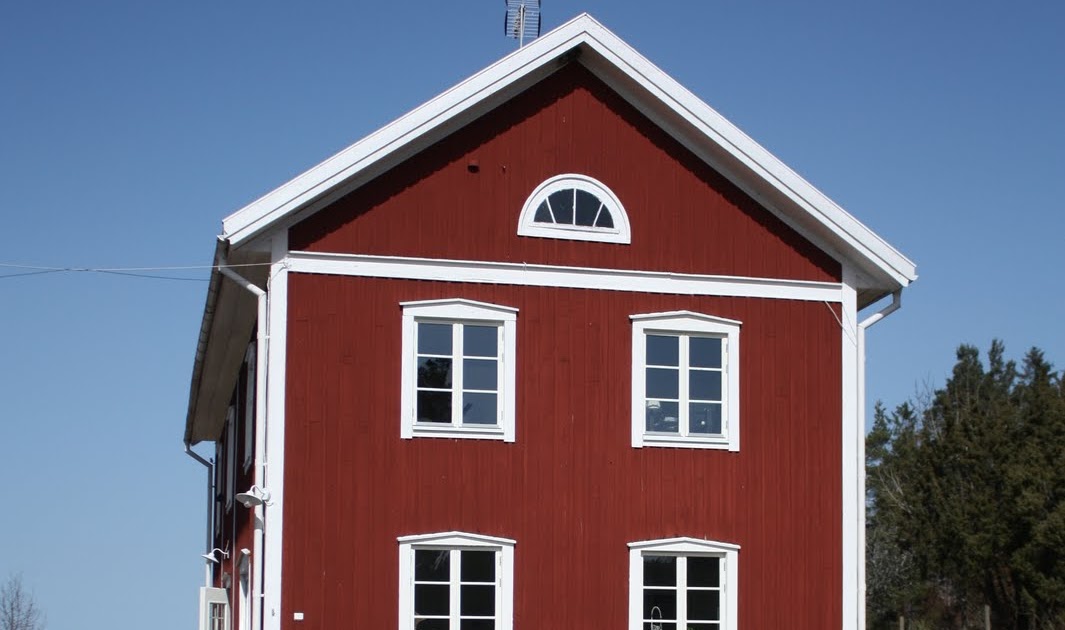 Colorama Stockholmsvägen Mariestad: Ett rött hus med vita knutar