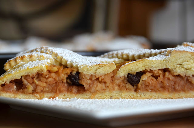 PIZZA FOR BREAKFAST: AUSTRIAN 'APFELSCHLANGEL' (APPLE 'SNAKE CAKE'?)