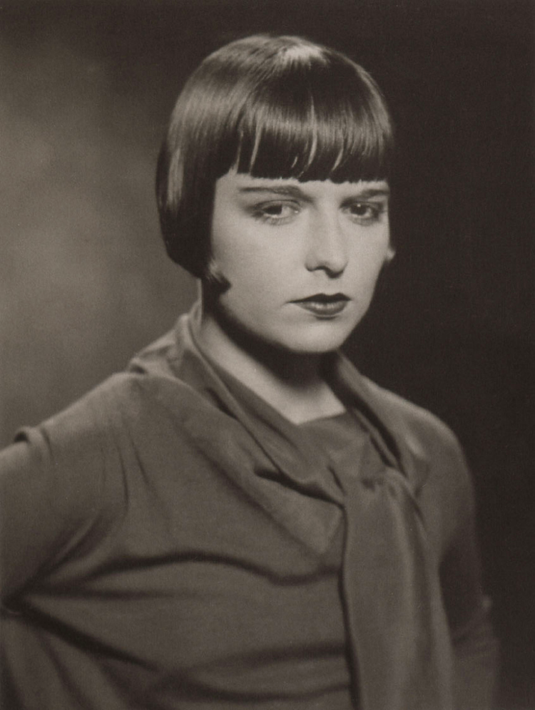 Gods and Foolish Grandeur: Une artiste flapper / une femme libérée ...